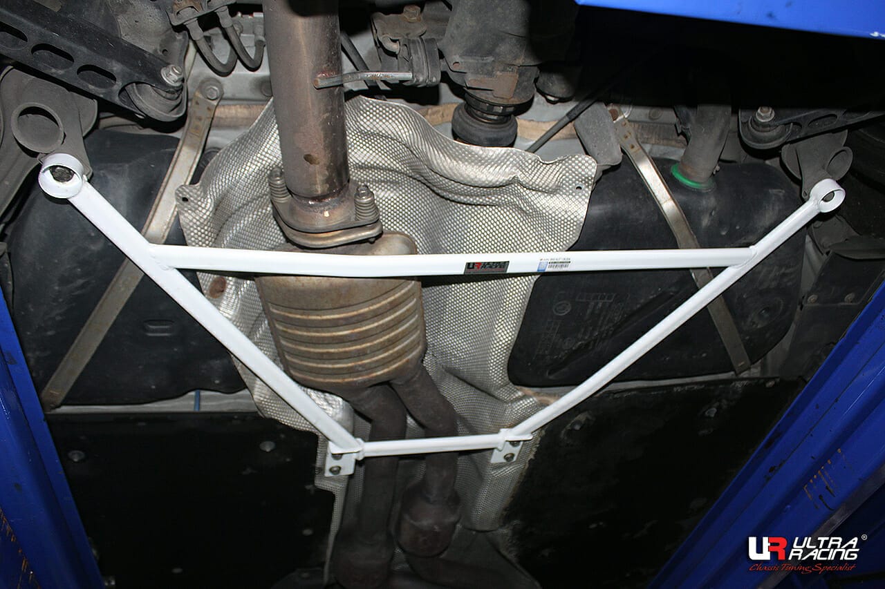 BMW E82 - Rear Lower Bar / Rear Member Brace | Ultra Racing Malaysia