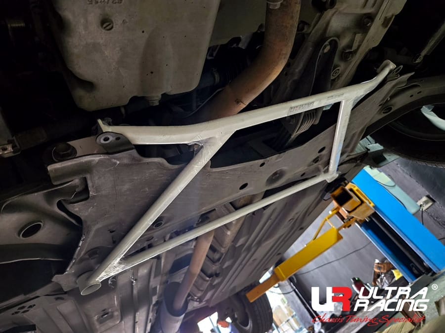 Suzuki Vitara - Front Lower Bar / Front Member Brace | Ultra Racing ...